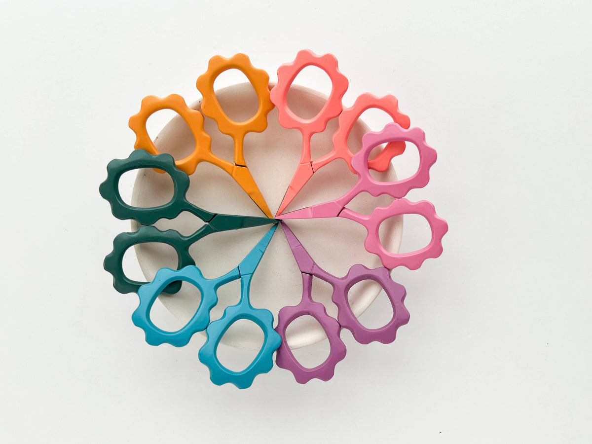 Small Flower Scissors – Daisy Chain Patterns
